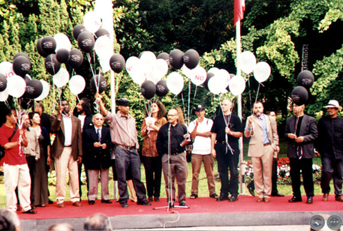 Portal Guaraní - EXISTIMOS NO - 49 BIENAL DE VENECIA, 2001 ...